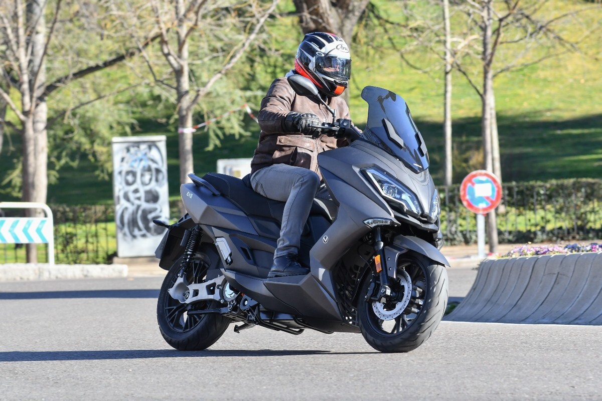 Nerva Exe - Electric Maxi Scooter 2025 - 🇬🇧 United Kingdom